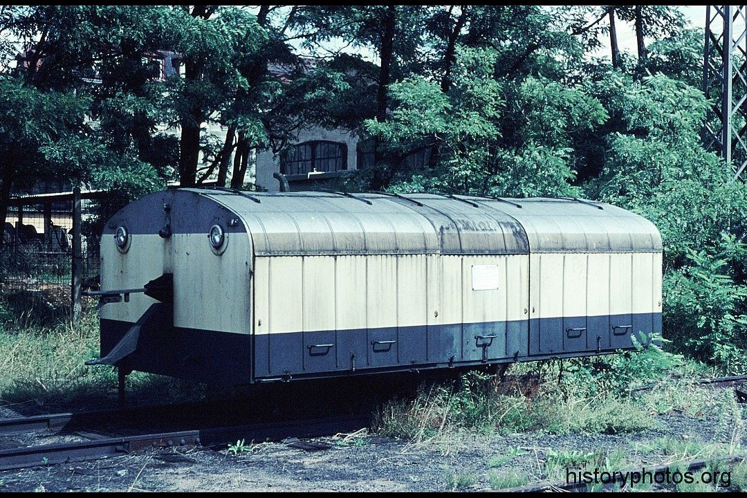 VT98 und Gepäckanhänger - Fertigmodelle, Rollmaterial - Spur Null ...